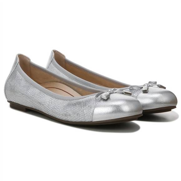 Vionic | Shoes | New Vionic Minna Ballet Flat Narrow Width In Silver ...